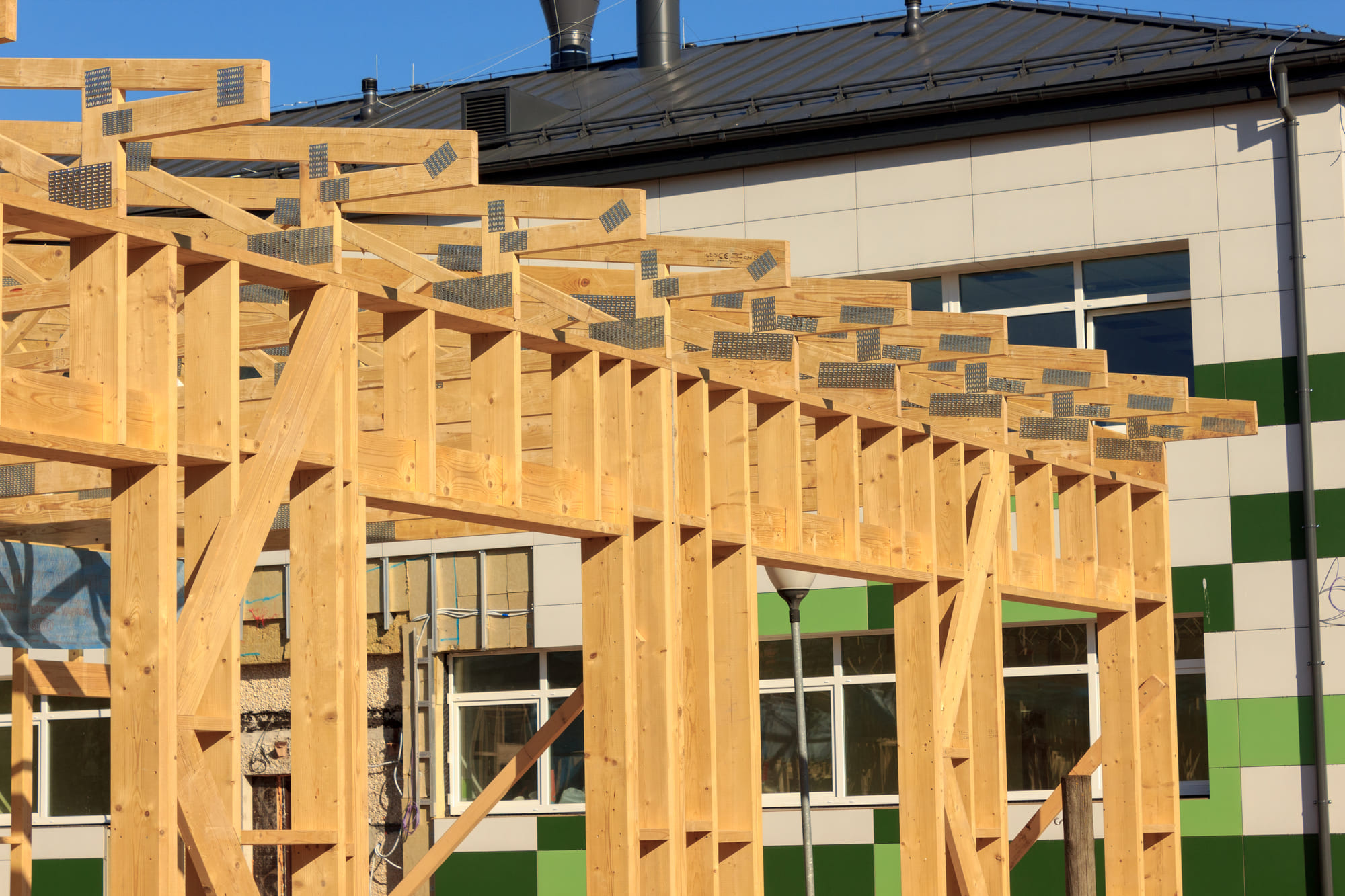 Koka kopņu jumta konstrukcija pirmsskolas iestādei Tukumā | Freimans