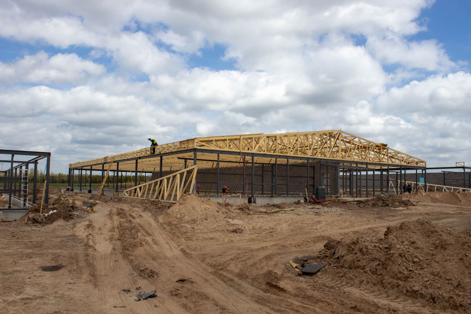 Jumta koka kopnes lauksaimniecības ražotnēm, fermām un dzīvnieku izsoļu ...