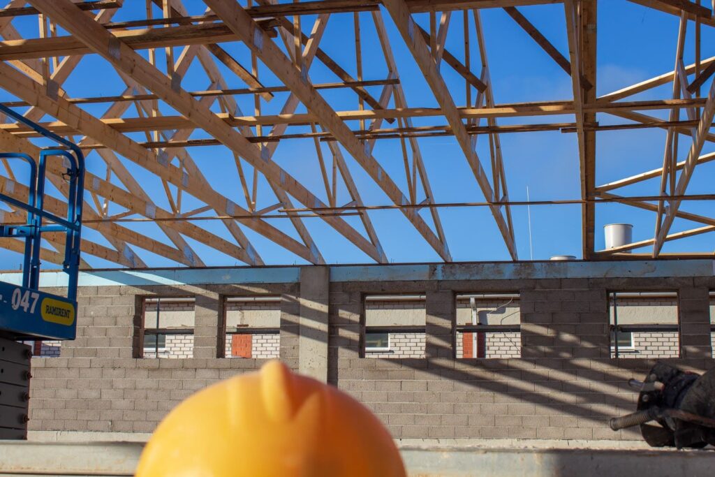 Timber roof trusses for agricultural plants and facilities and farms